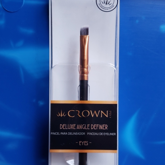 Crown | Makeup | New Crown Precision Detailangle Definer Brushes | Poshmark